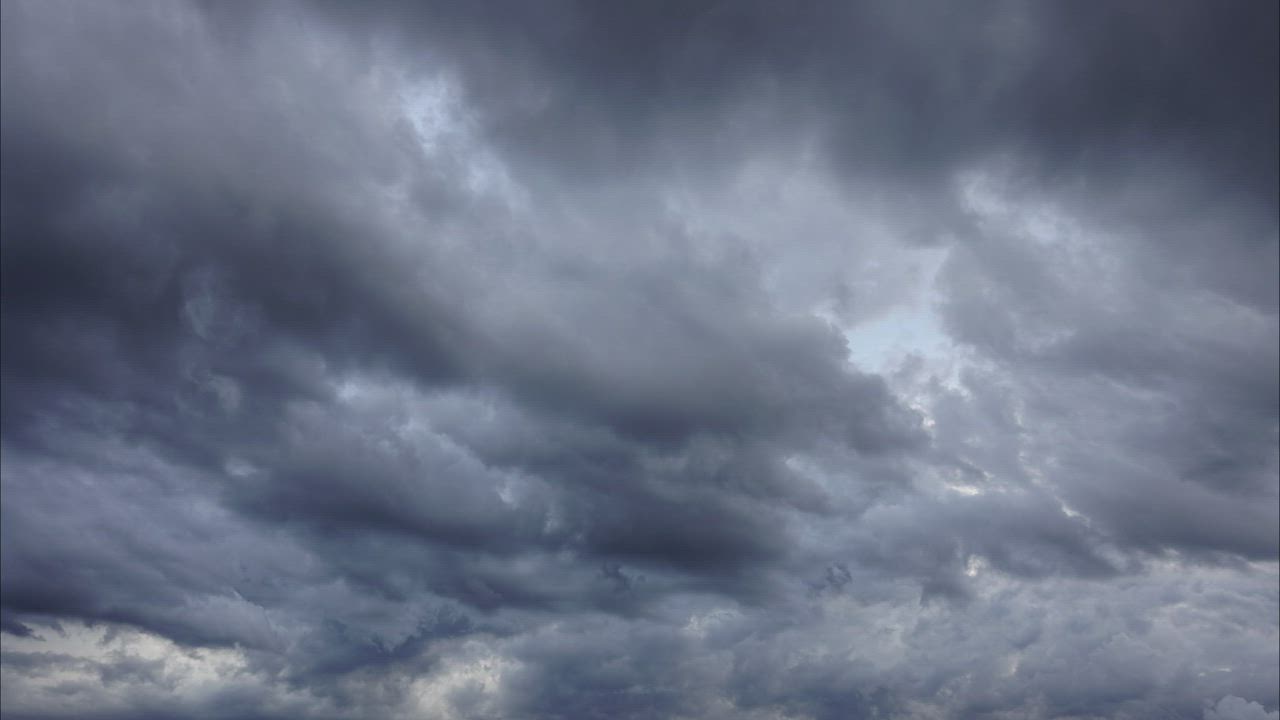 Dense layer of clouds before a storm - Free Stock Video