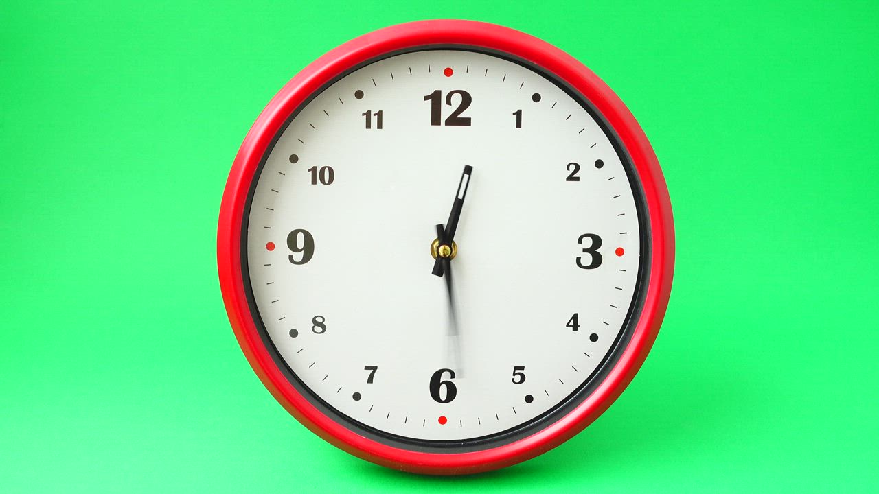 Clock fast forward in time, chroma background - Free Stock Video