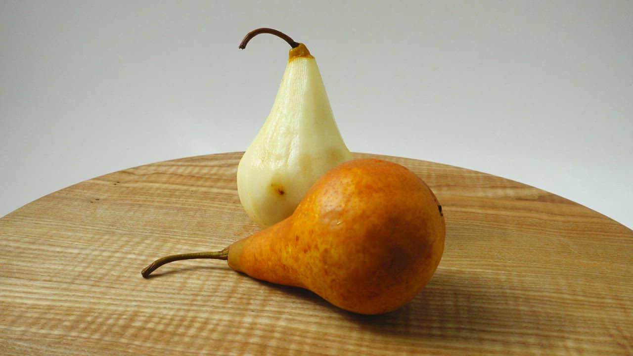 Presentation of pears rotating on a table - Free Stock Video