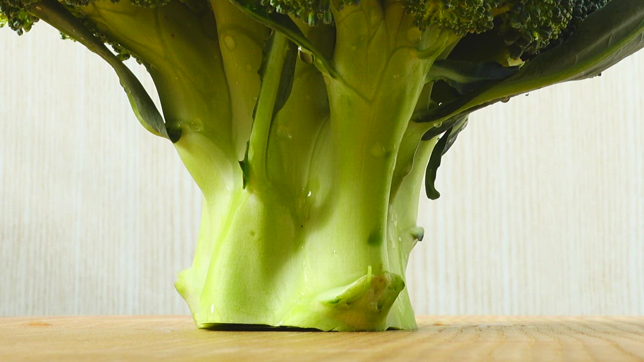 Broccoli circling in detail - Free Stock Video