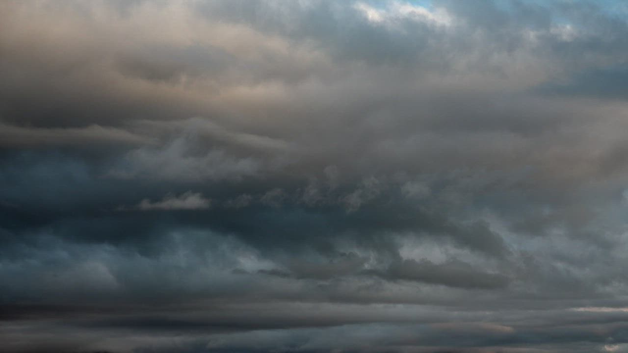 Dark clouds moving in the sky - Free Stock Video