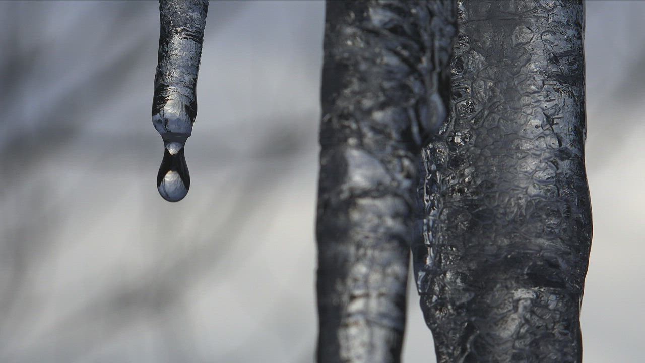 Waterdrops falling form frozen water - Free Stock Video