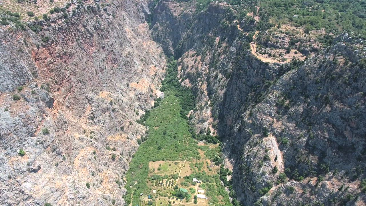 Valley between rocky mountains and a paradisiac beach - Free Stock Video